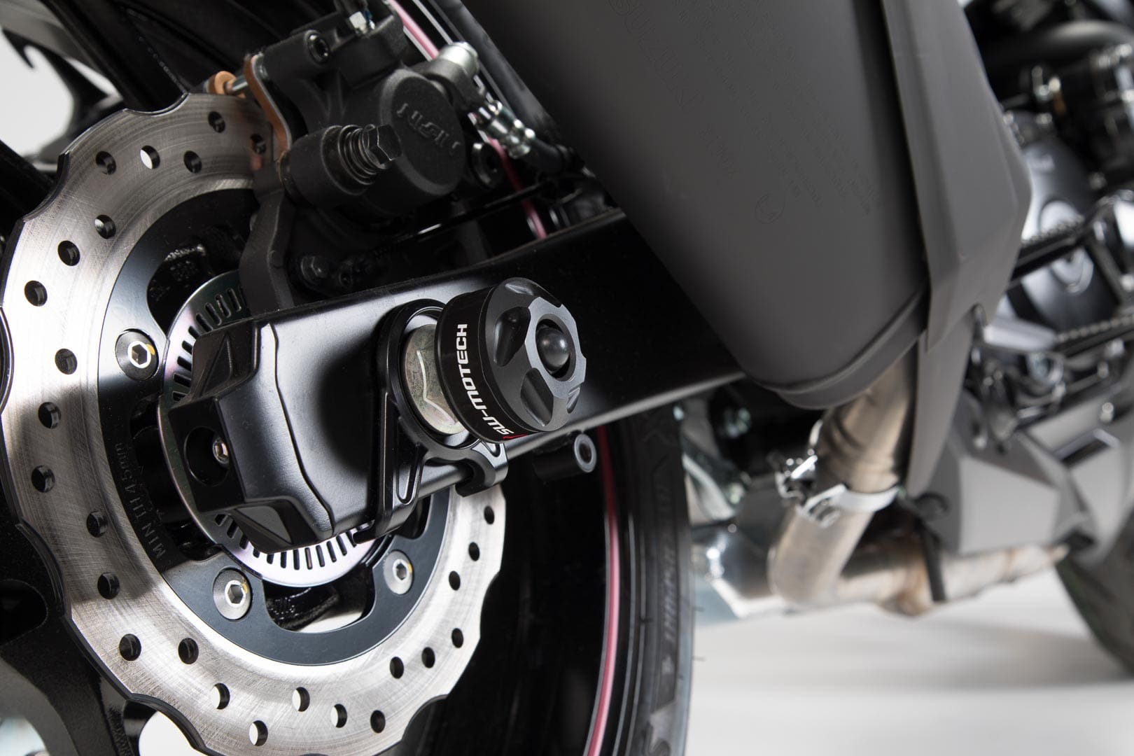 B-WARE Rear axle crash pads, Suzuki GSX-S750 - SW-MOTECH - SW-MOTECH