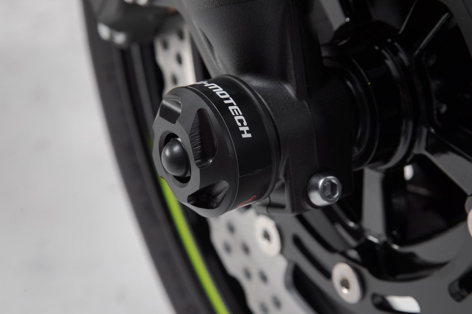 Crash pad for the axles, for Kawasaki Z900, by SW-MOTECH. - SW-MOTECH