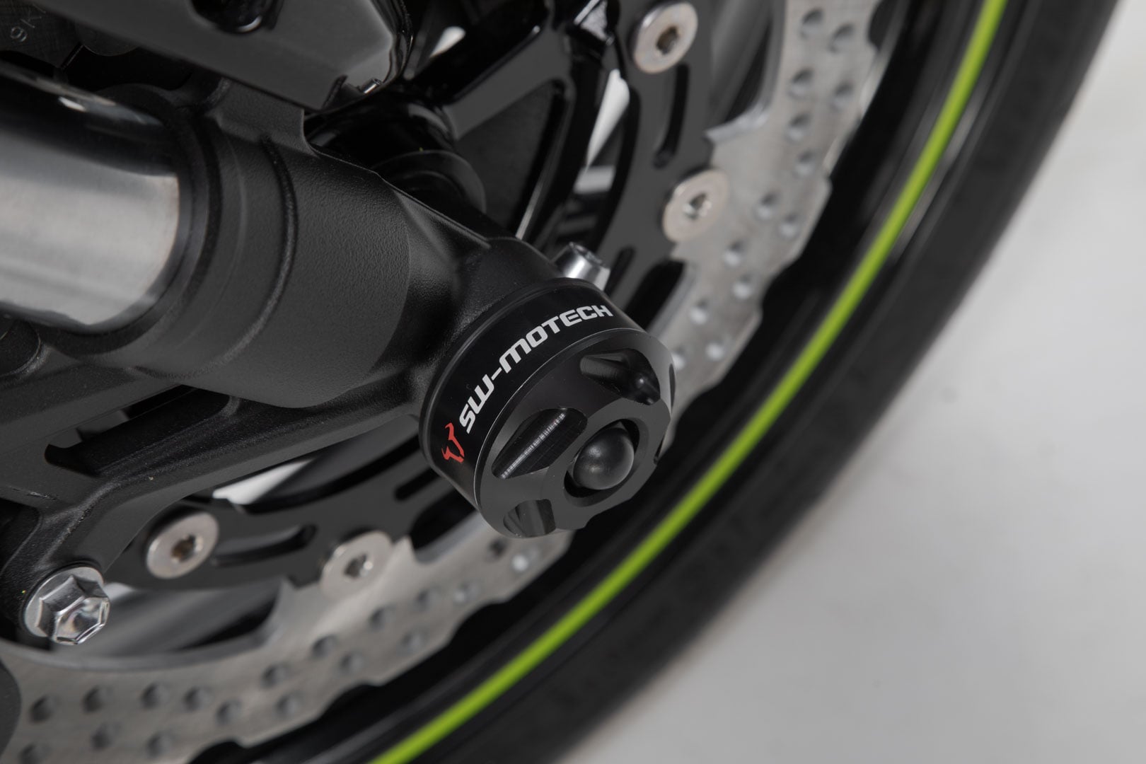 Crash pad for the axles, for Kawasaki Z900, by SW-MOTECH. - SW-MOTECH